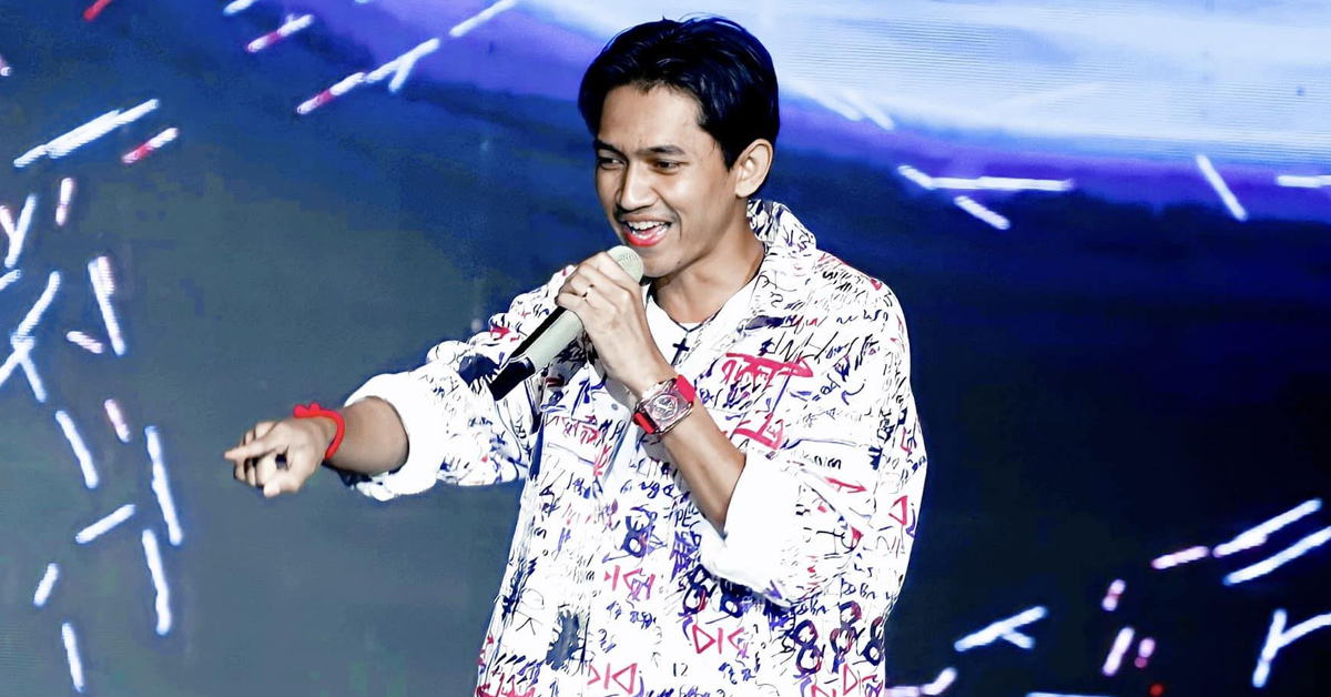 រឿន បូរី - Roeurn Borey (Singer)